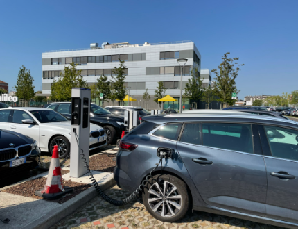 Siemens, la flotta aziendale diventa 100% elettrica